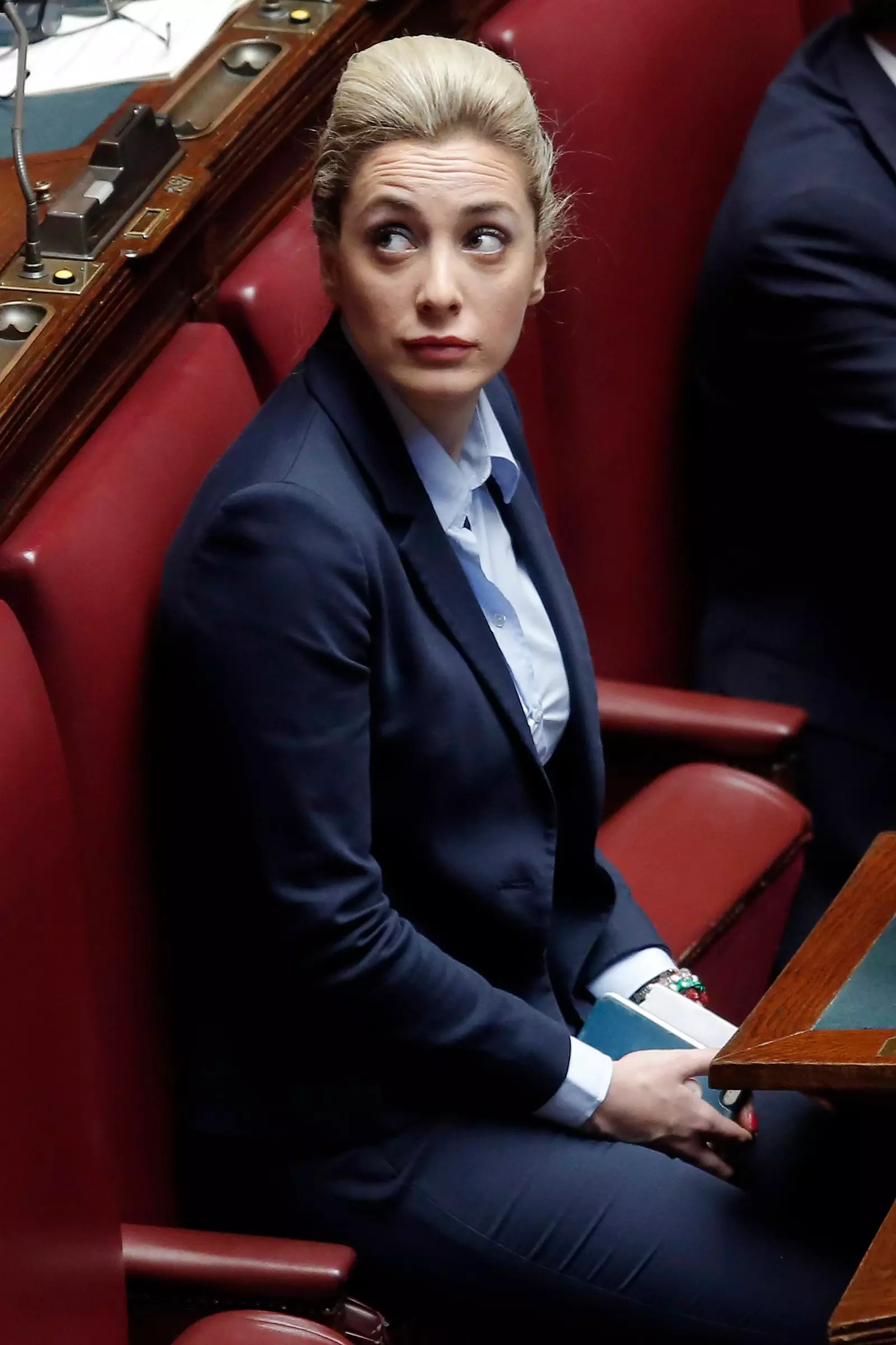 Марта Фасина Берлускони менен сүйлөшкөн кызы.