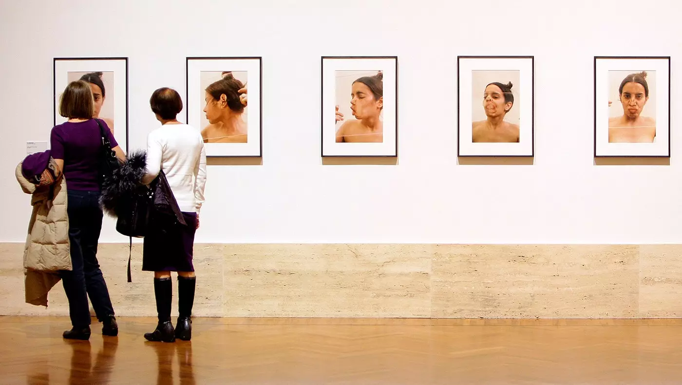 Ana Mendieta'nın fotoğrafları 2010 yılında Galleria Nazionale D'Arte Moderna'da sergilendi.