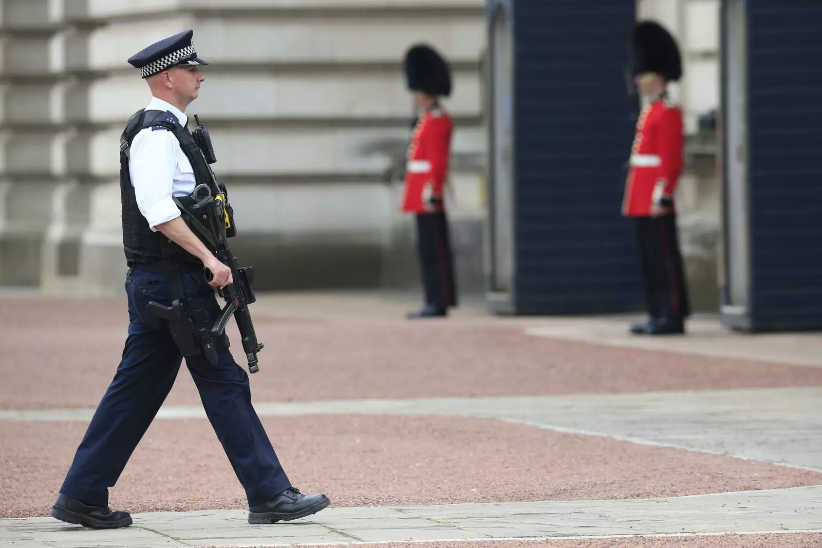 Intruder sing nyolong menyang kamar Elizabeth II nalika ratu turu. Apa tenan kedaden kanggo Michael Fagan