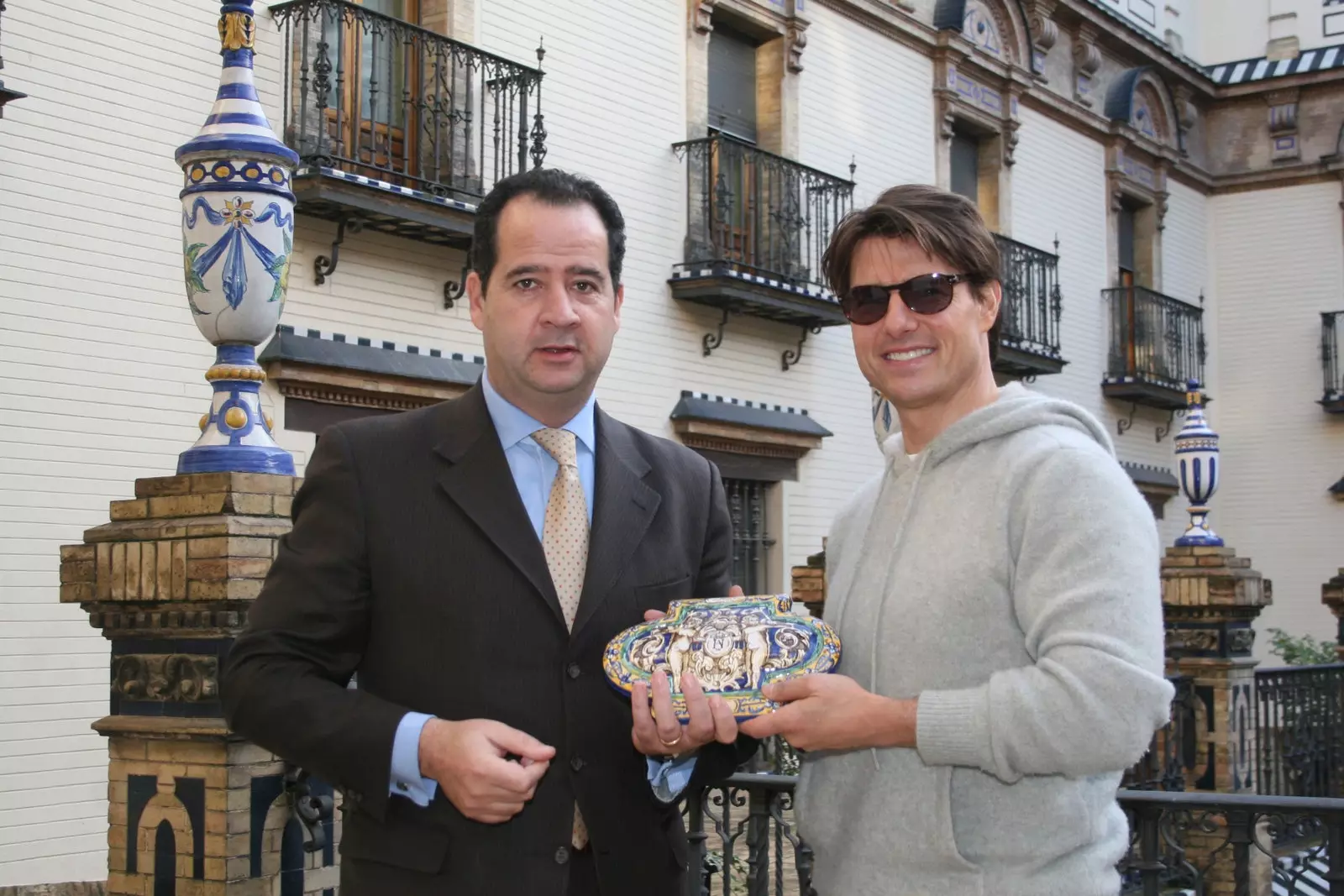 Carlo Suffredini Hotel Direkter mam Tom Cruise am Joer 2009.