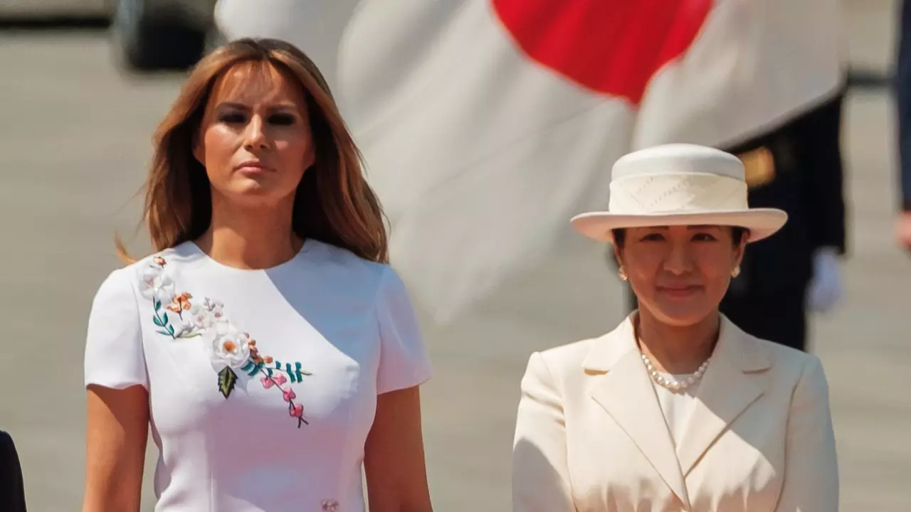 Melania Trump recita nel primo "duello di stile" dell'imperatrice Masako