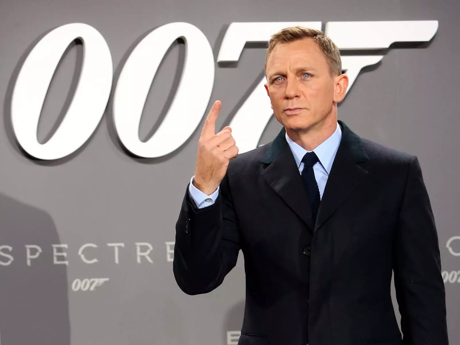 UDaniel Craig.