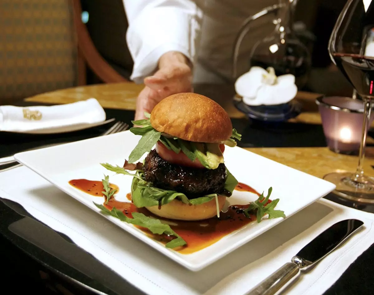 Yon wagyu vyann bèf burger.