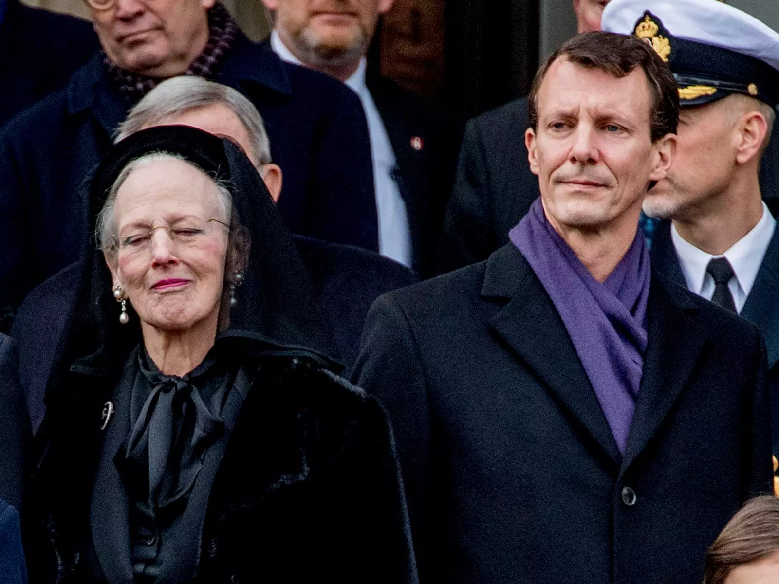 Ratu Margaret jeung Pangeran Joachim di pamakaman Pangeran Henrik urang.
