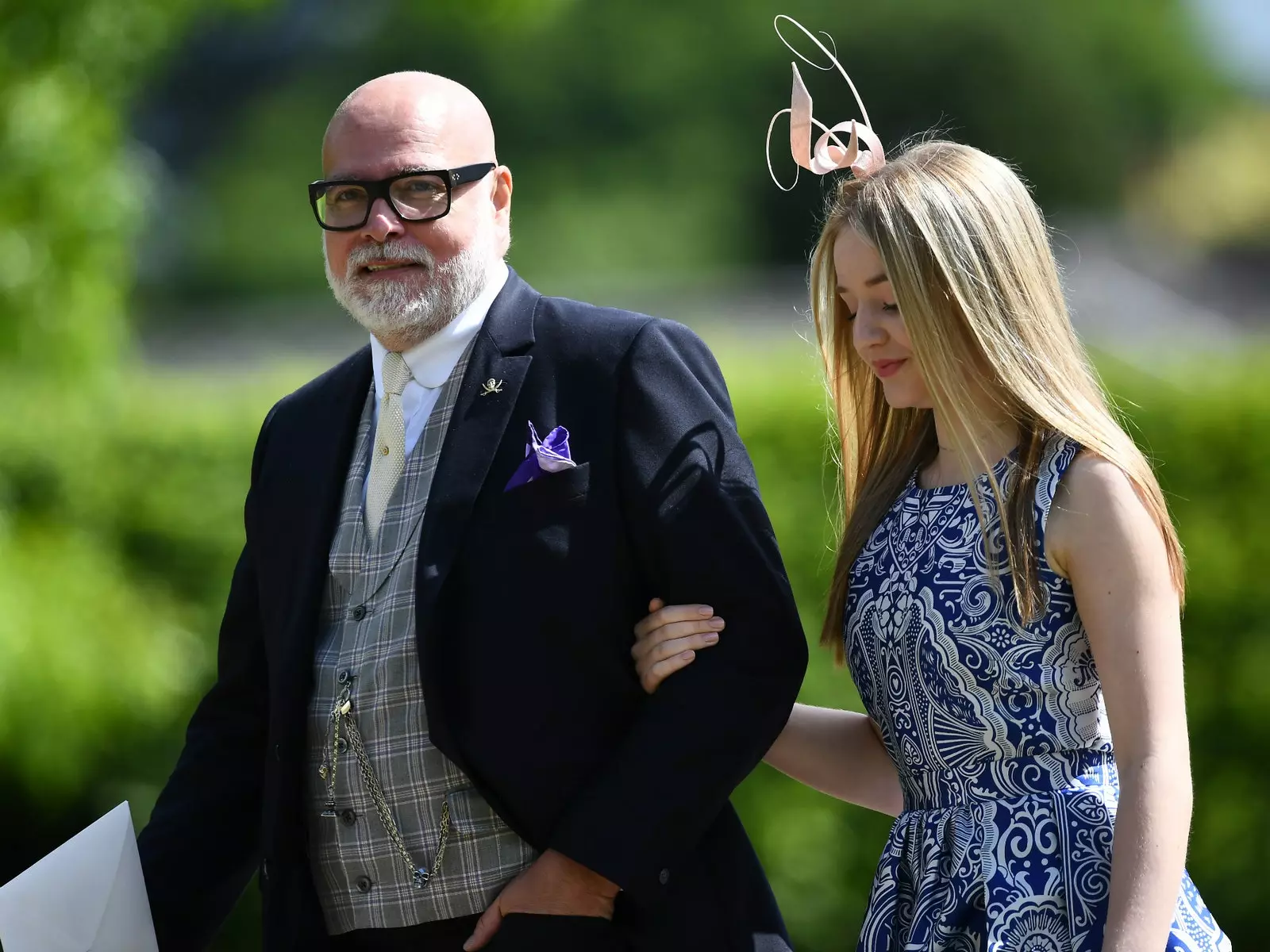 Gary Goldsmith kommt am Arm ihrer Tochter Tallulah zu Pippa Middletons Hochzeit.