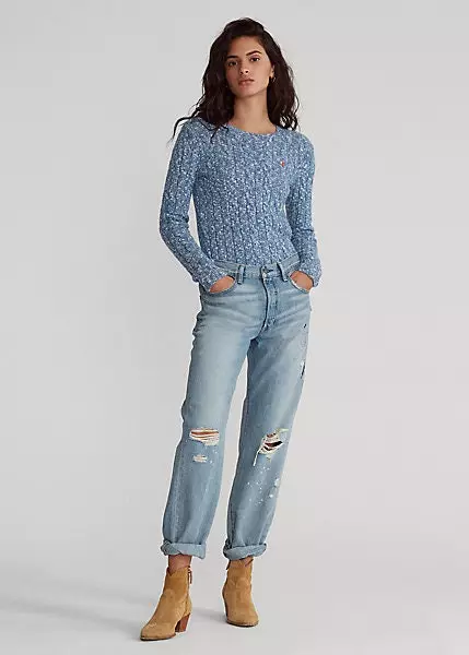 Pantalon style boyfriend avec déchirures aux genoux et aux poches.