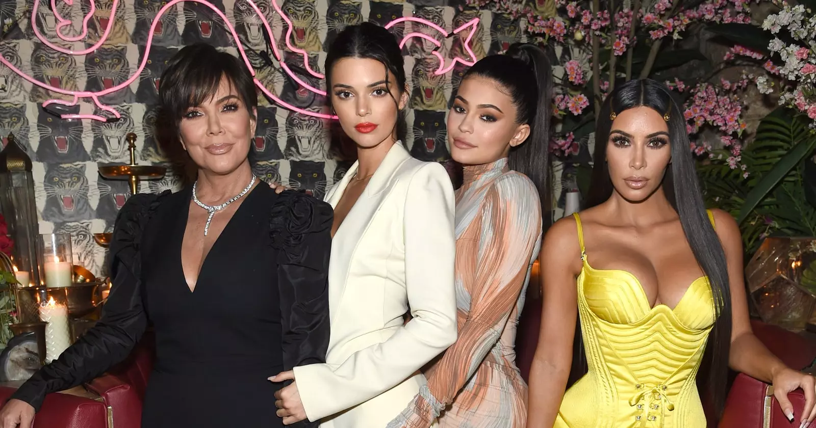 La Kardashians kritikis la troan fotoshopon de sia lasta familia foto