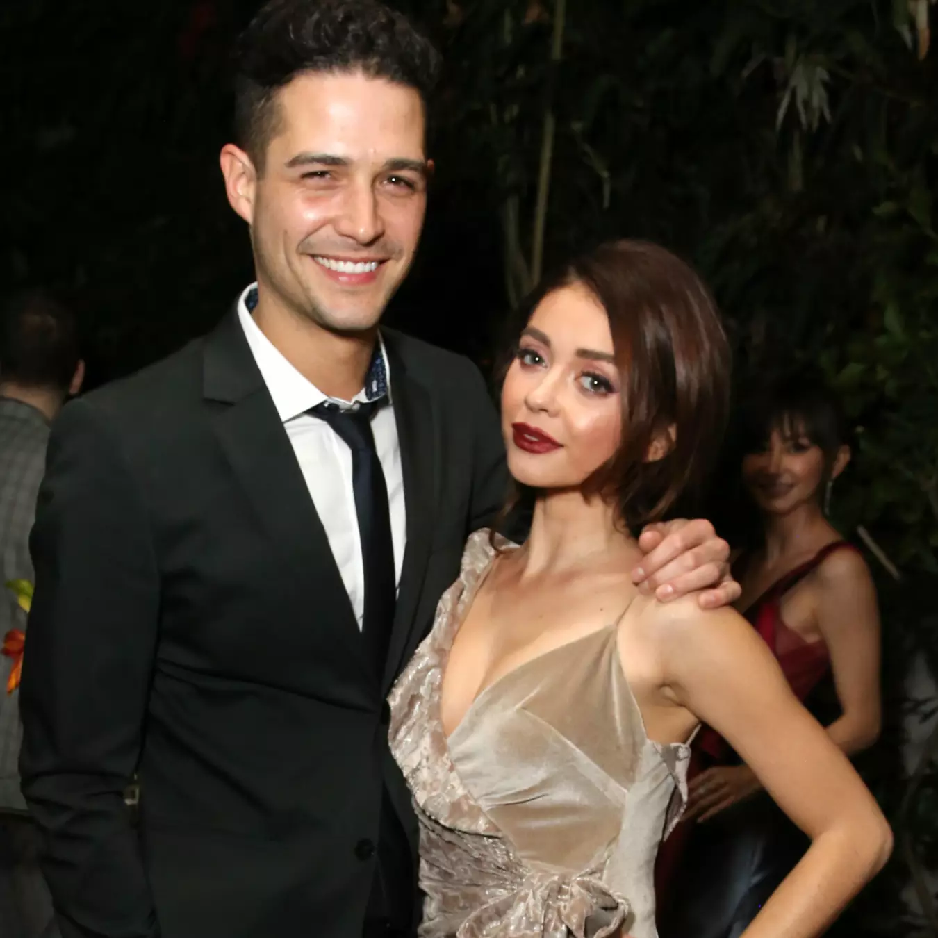 Wells Adams in Sarah Hyland.