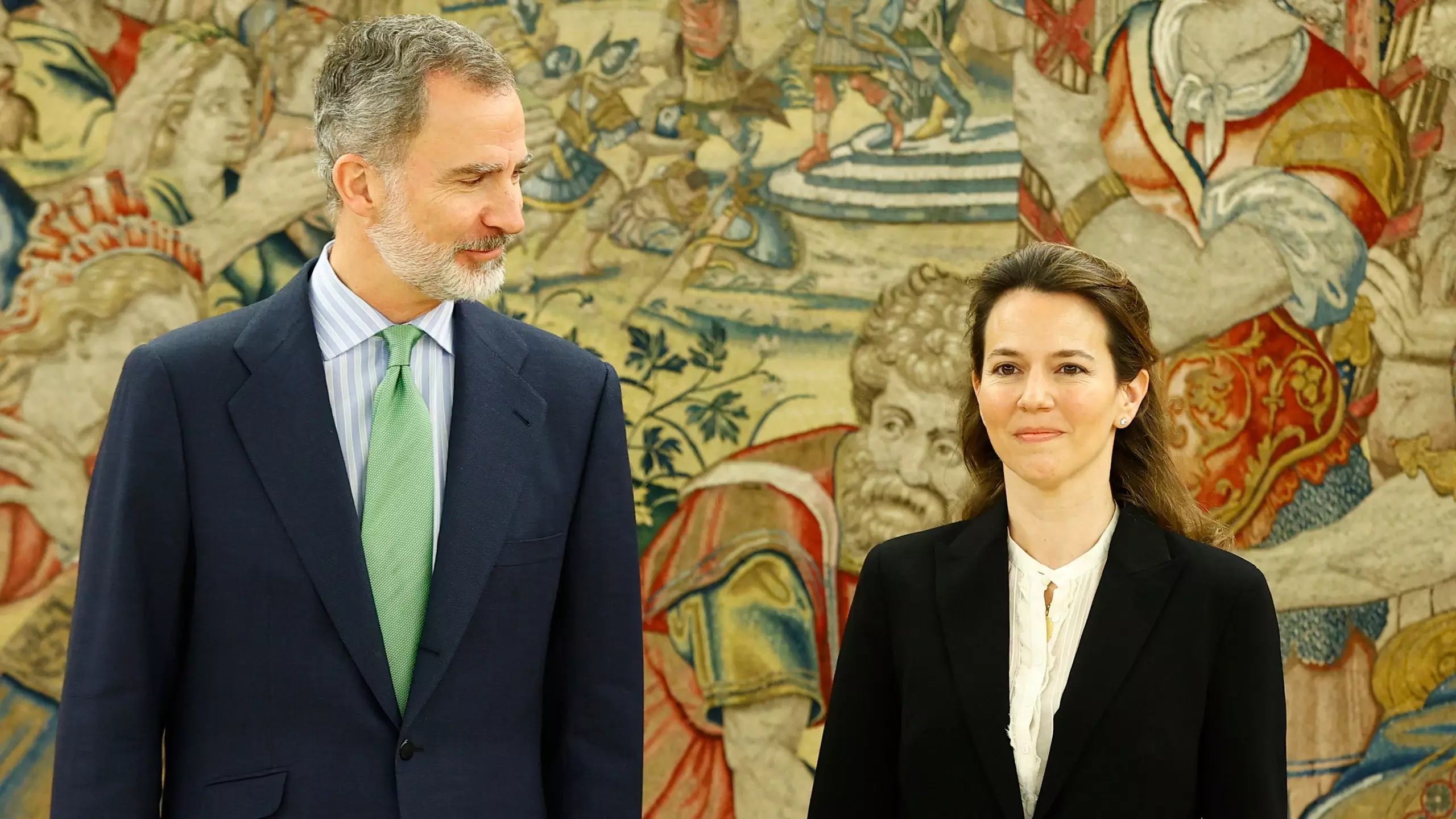 Историческата среща на Фелипе VI с херцогинята на Аркос, първата жена начело на Diputación de la Grandeza