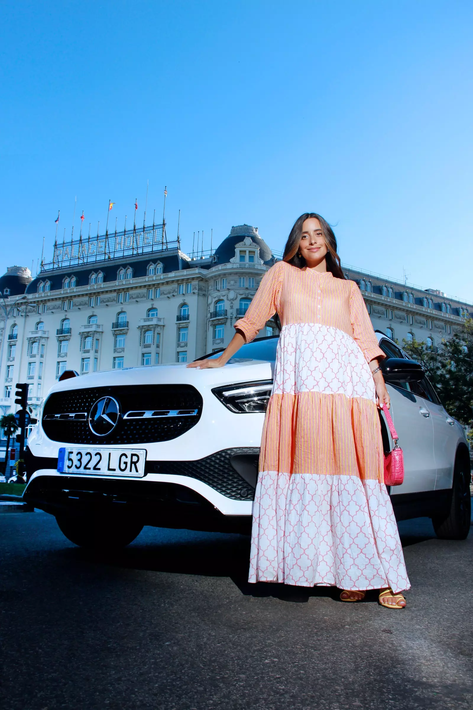 Мария Ферндез Рубиес с новия модел Mercedes-Benz GLA.