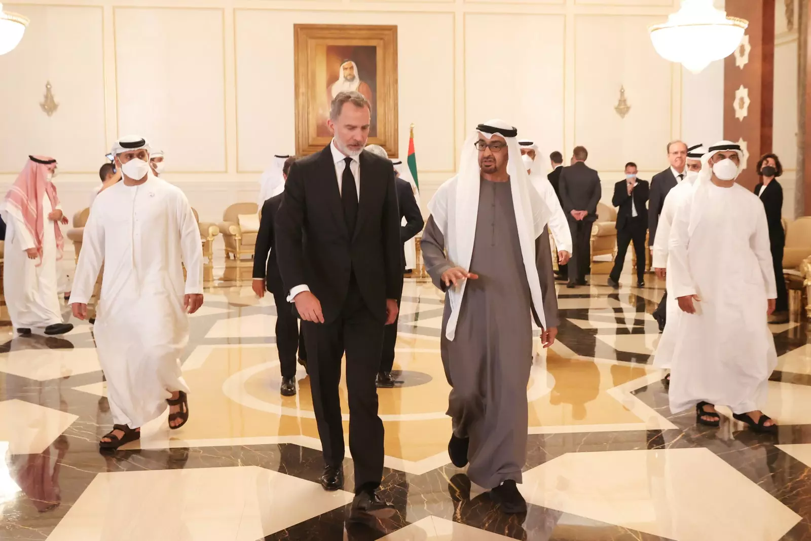 O rei Philip apresenta suas condolências ao Sheikh Mohamed bin Zayed.