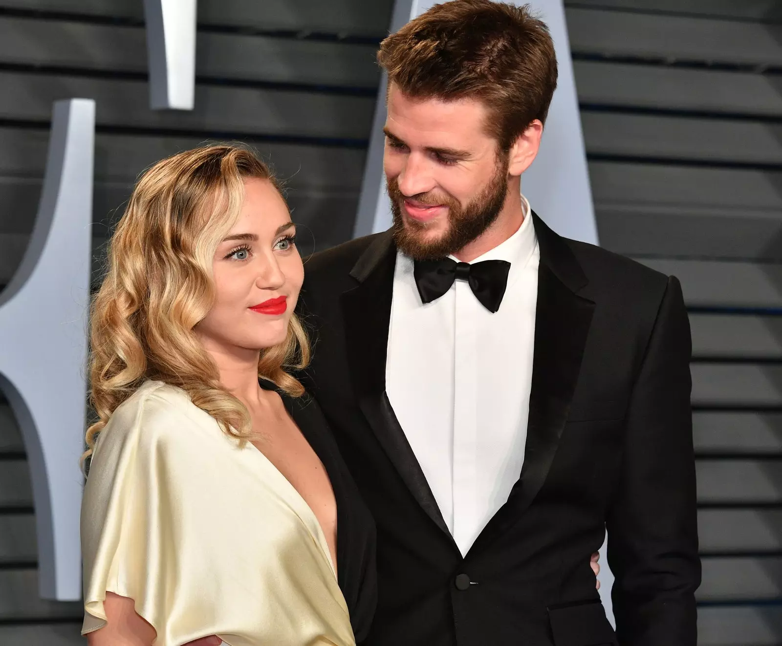 麦莉·赛勒斯 (Miley Cyrus) 讲述了重新定义她与利亚姆·海姆斯沃斯 (Liam Hemsworth) 关系的那一刻