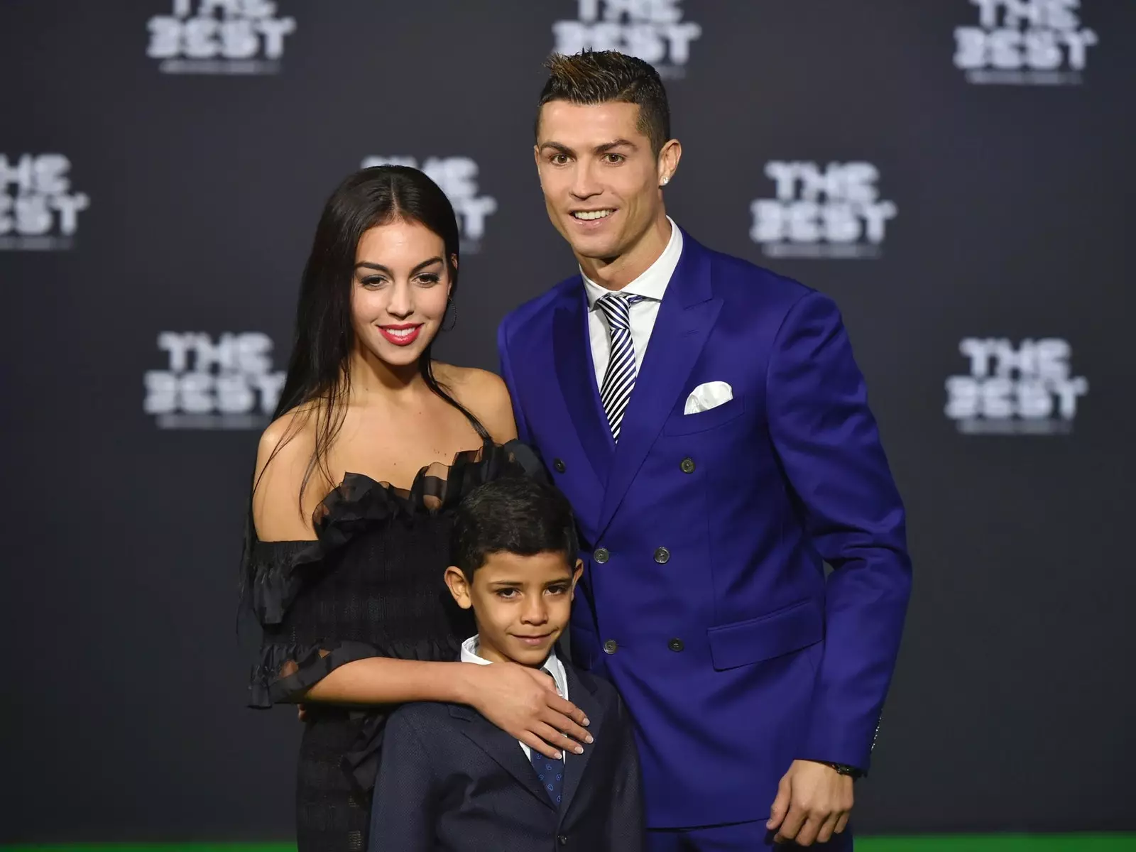 Cristiano dan Georgina membanggakan keluarga setelah beberapa hari bersantai di Ibiza