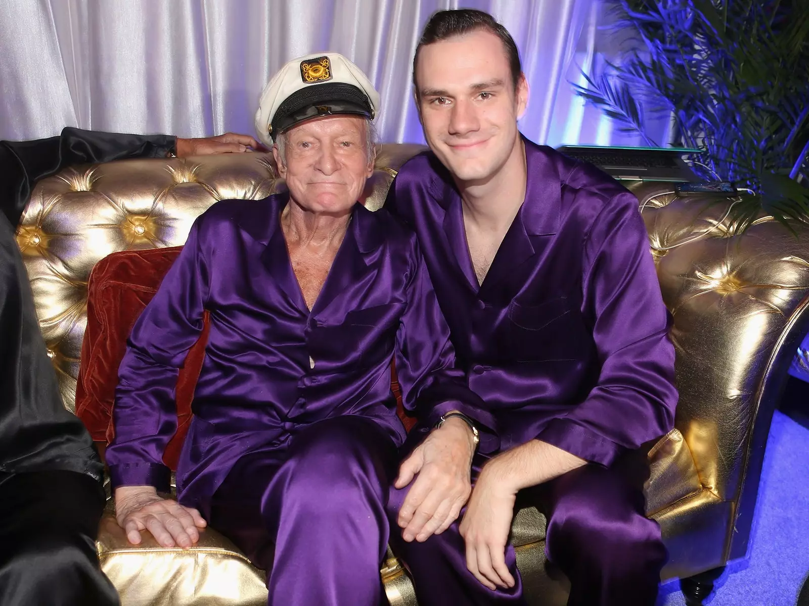 Hugh Hefner 2014-nji ýylda ogly Kuper bilen.