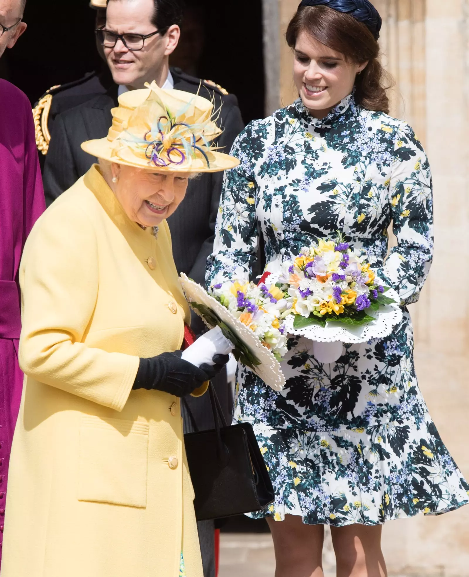 Rèn Elizabèt II ak pitit fi li Princess Eugenie Jedi Sen sa a nan Windsor Castle.