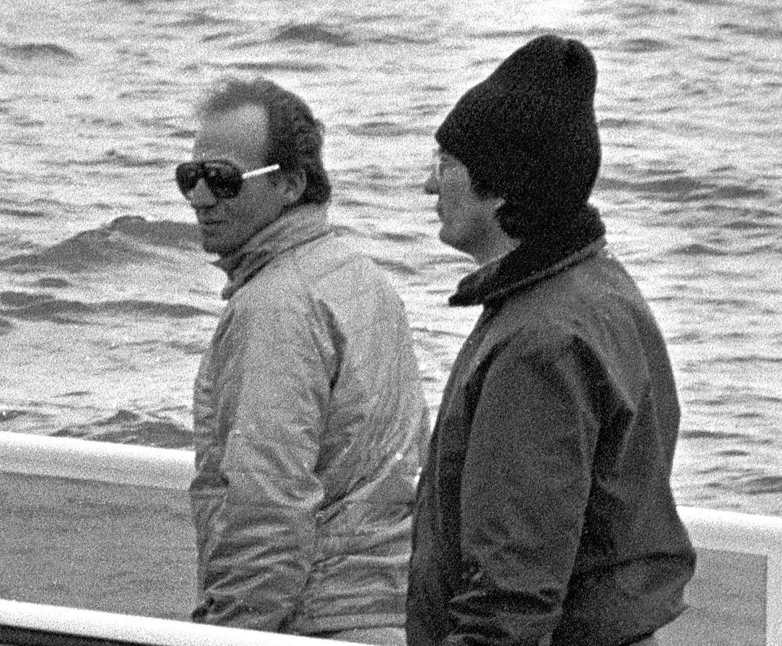 Le roi Juan Carlos et le prince géorgien Zourab Tchokotua observent depuis le bateau de ce dernier les régates du XVII...