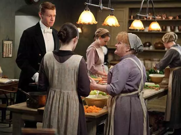 Di Downton Abbey ogé aya dapur anu nyiapkeun ménu pikeun dipesen.