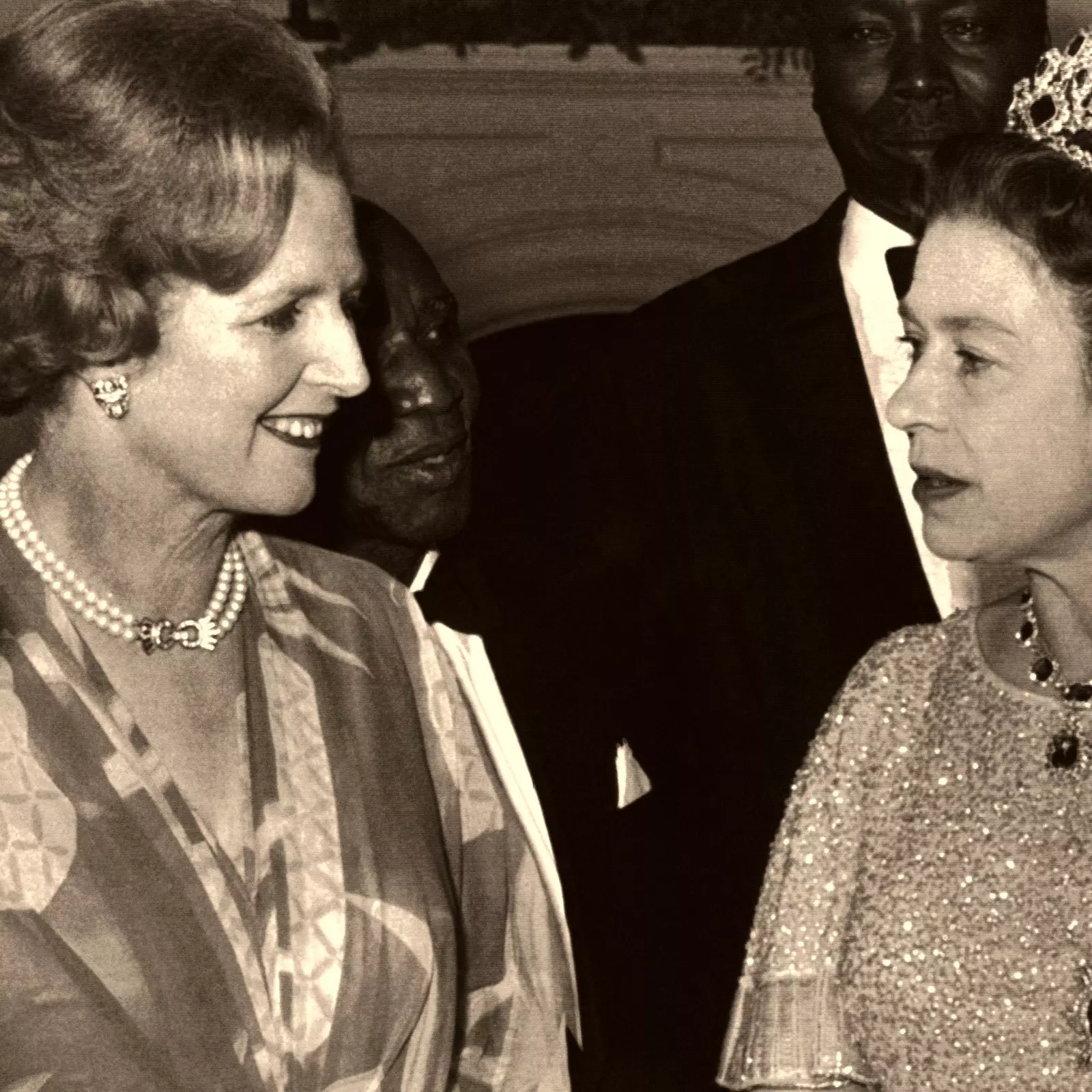 1979 সালে মার্গারেট থ্যাচার এবং রানী দ্বিতীয় এলিজাবেথ।