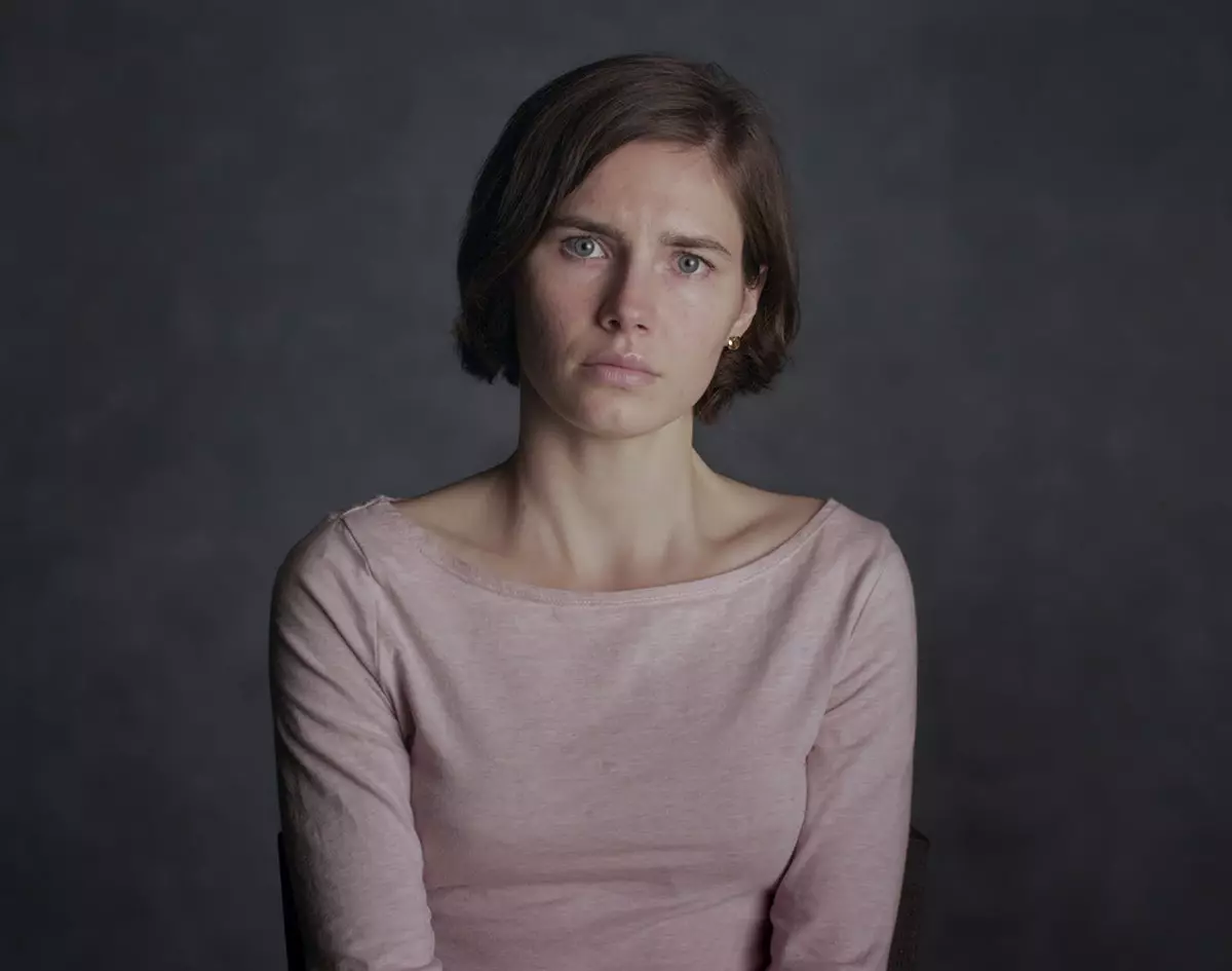 Amanda Knox ing gambar dokumenter sing diprodhuksi Netflix babagan kasus dheweke.