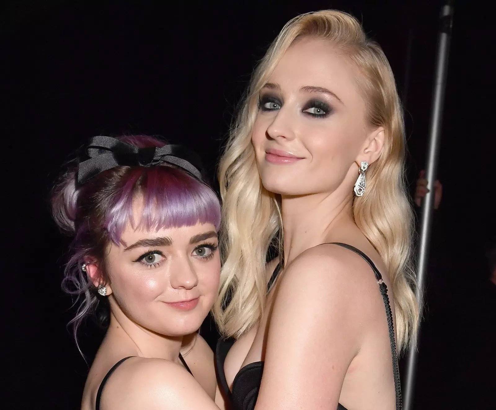 Maisie Williams na Sophie Turner.