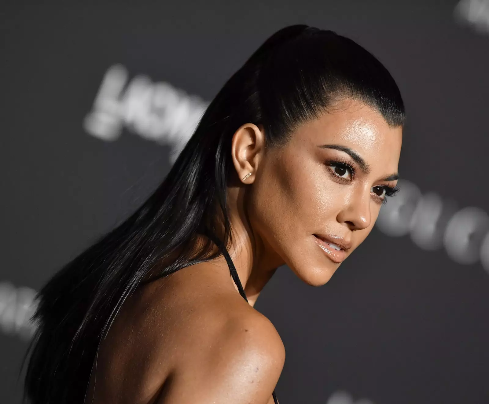 Kourtney Kardashian elmagyarázza, miért tűnik neki pozitívnak a meztelenül pózol