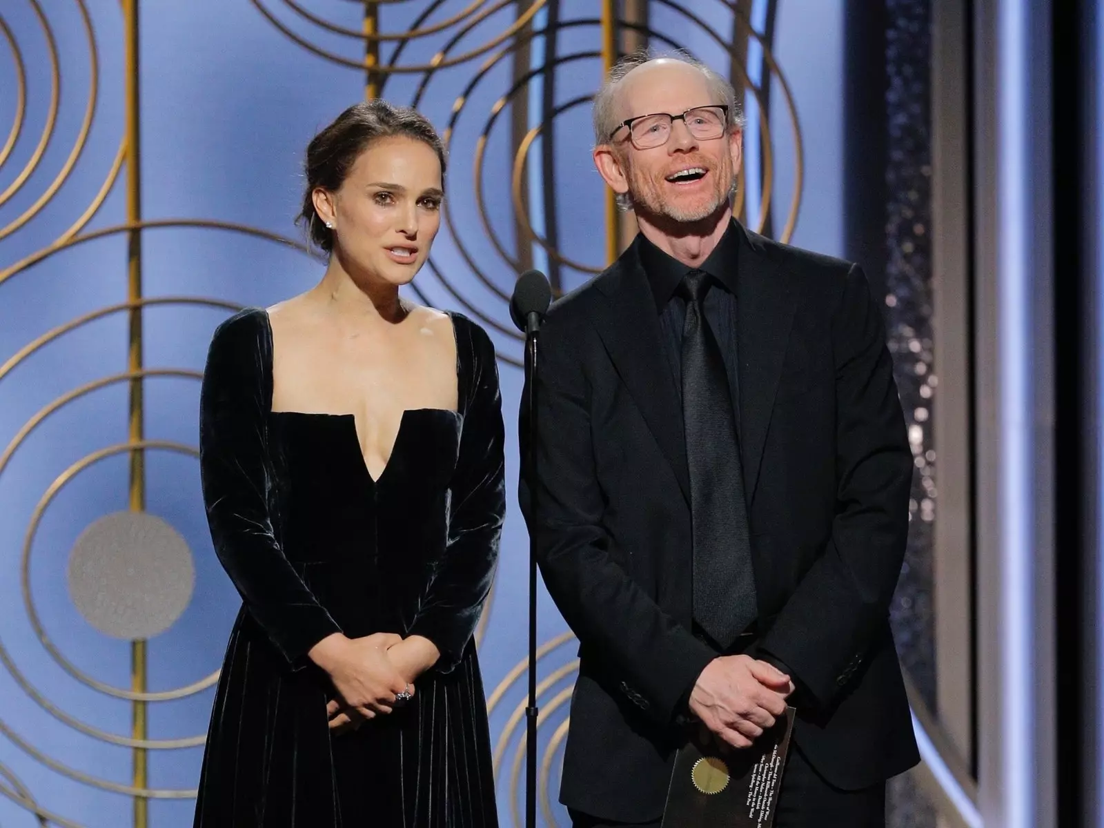 Natalie Portman ekspoze Golden Globes ak kòmantè sa a