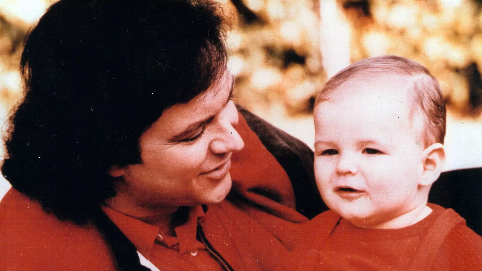 Ο Camilo Sesto και ο γιος του Camilo Blanes όταν ήταν μόλις μωρό