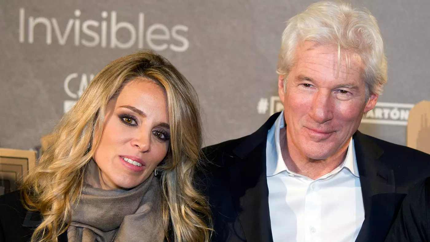 Alejandra Silva dan Richard Gere semasa pembentangan 'Invisibles' di Madrid.