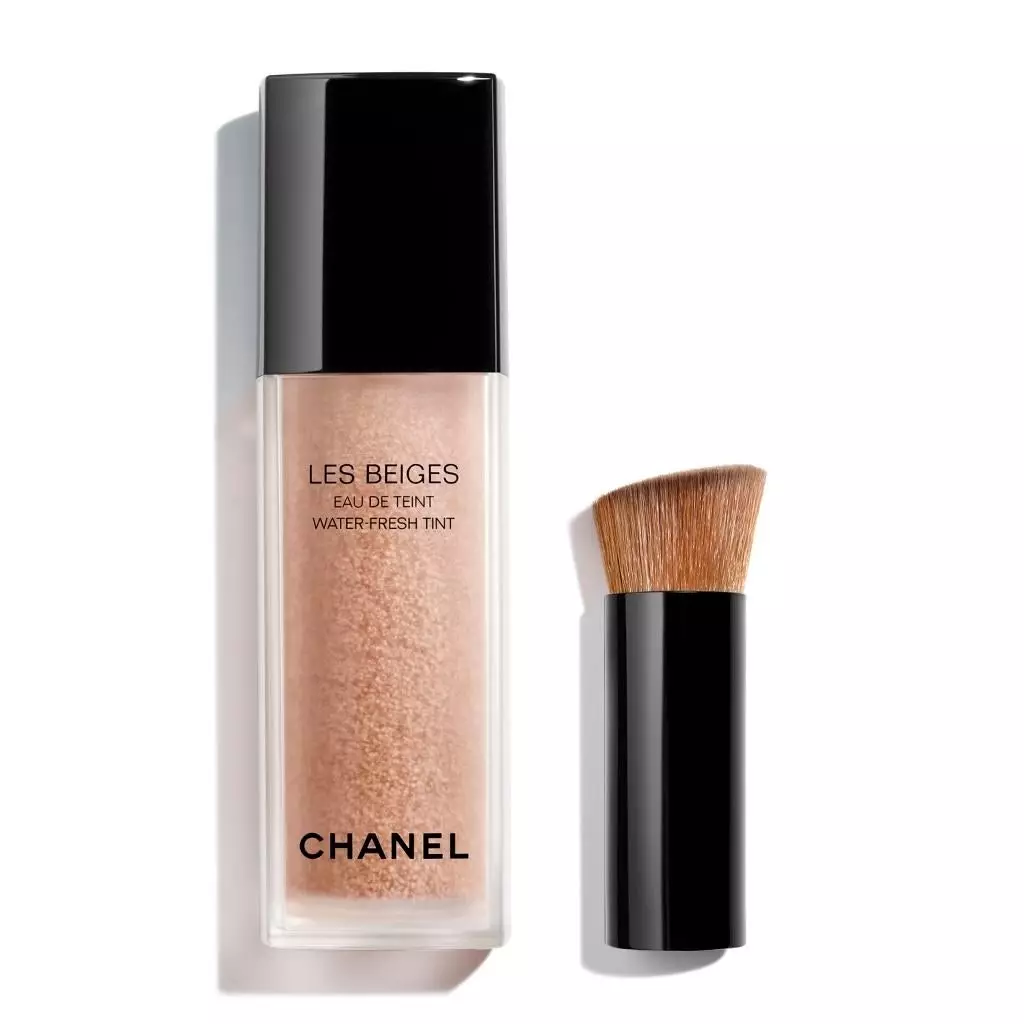 Eau de Teint od Chanel: hydratační a velmi lehká make-up voda.