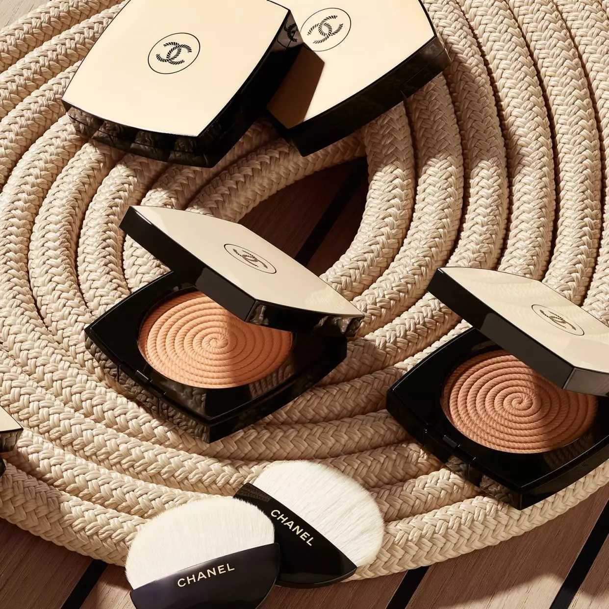 Summer of Glow, ku Chanel: koleksi anu diideuan ku sinar panonpoé munggaran dina kulit.