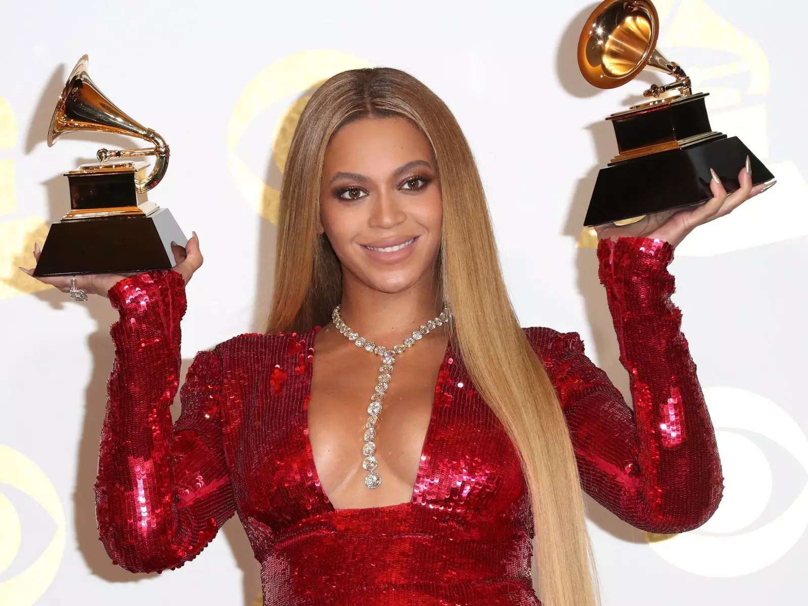 O doamnă cu gura căscată să o vadă pe Beyonc la premiile Grammy, suntem cu toții