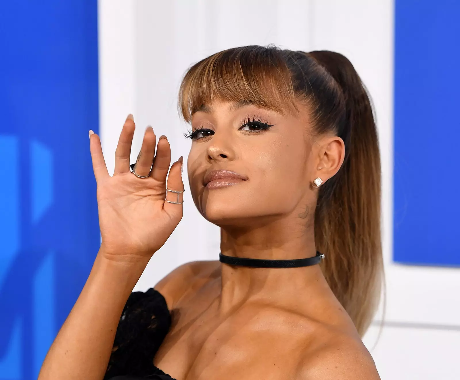 Ariana Grande verlaat K.O. aan een van de meest gehate journalisten op Twitter