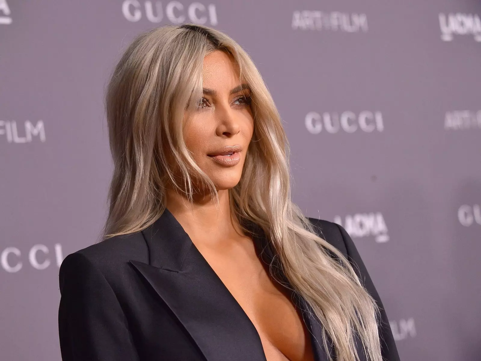 Kim Kardashian używa swojego świątecznego zdjęcia jako kalendarza adwentowego