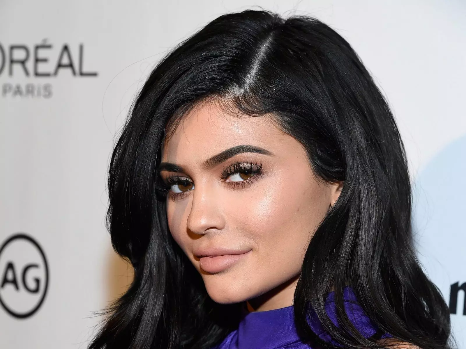 Agus thosaigh Kylie Jenner ag filleadh ar a saol sóisialta … i gculaith spóirt