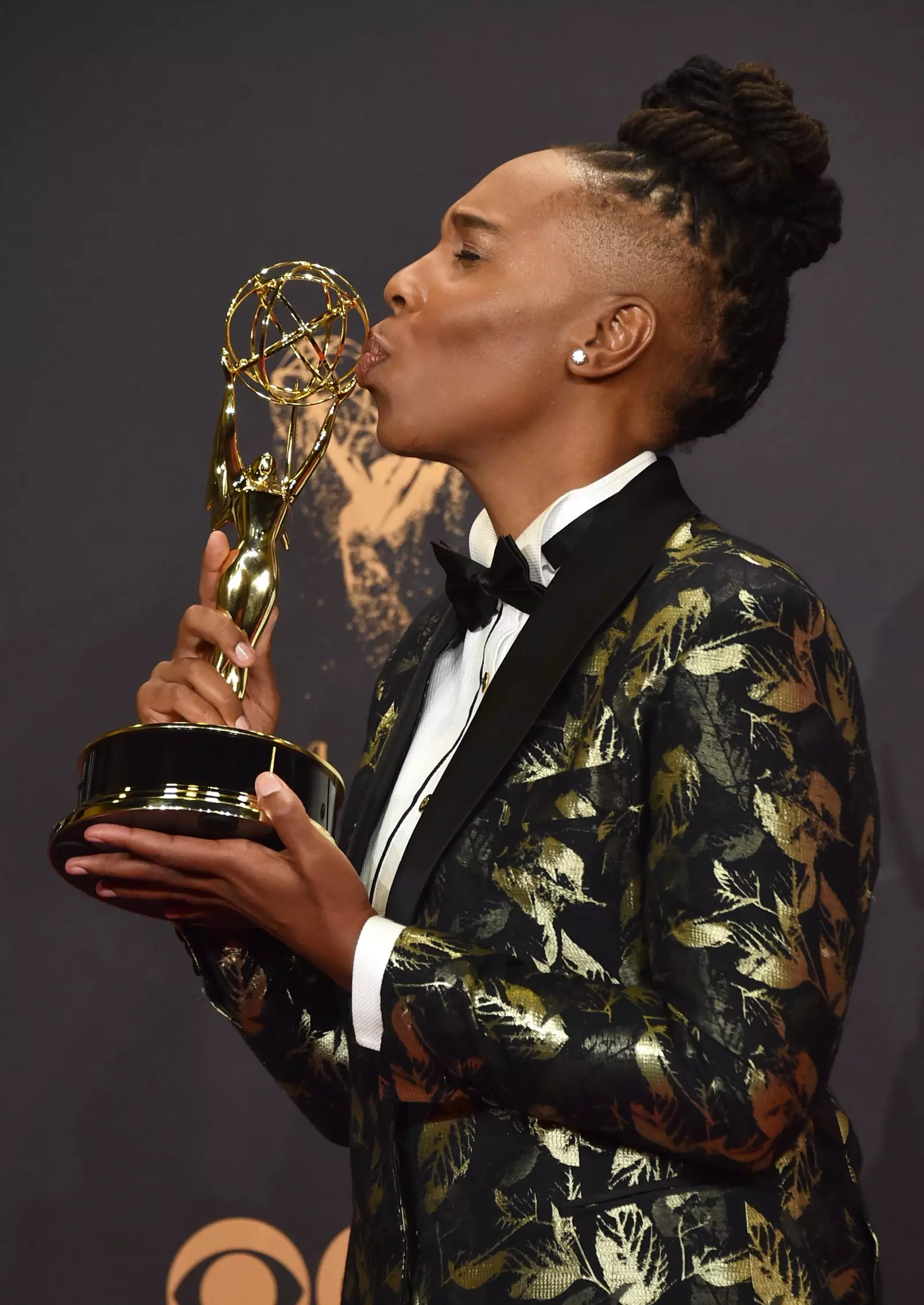 Lena Waithe ئۇنىڭ Emmy نى سۆيدى.