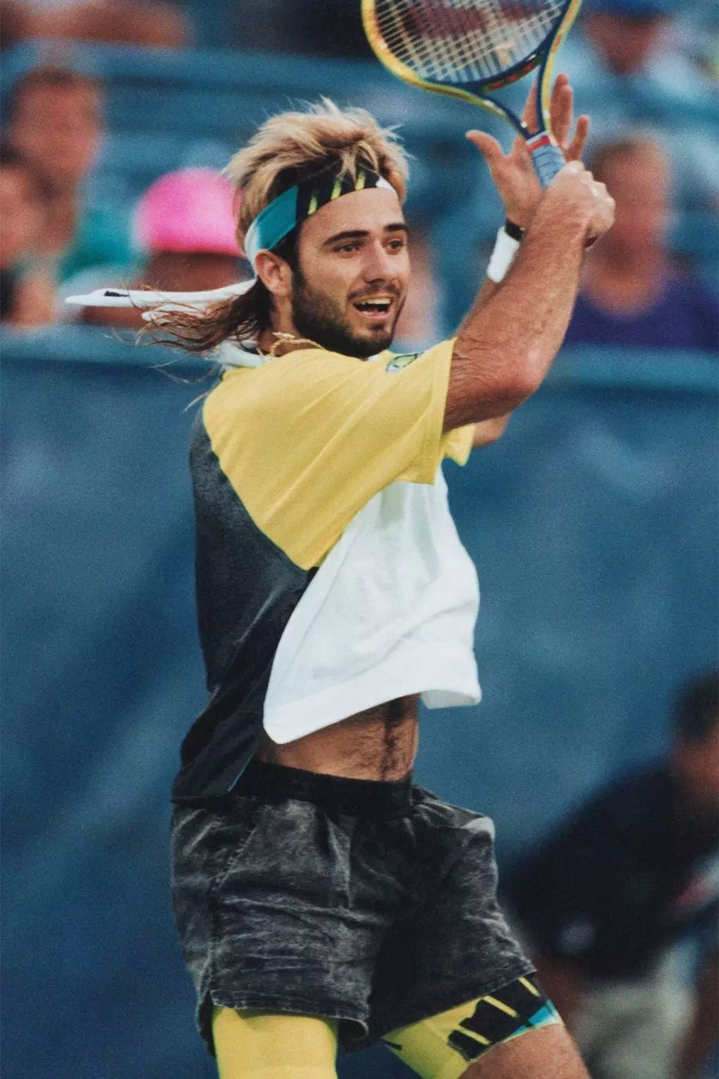 Andre Agassi 1990 ABD Açık'ta tenis oynuyor.