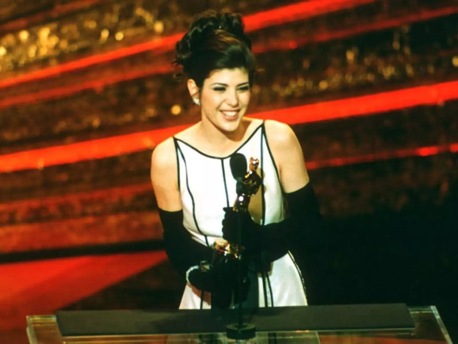 Marisa Tomei tare da Oscar dinta na 'My Cousin Vinny'.