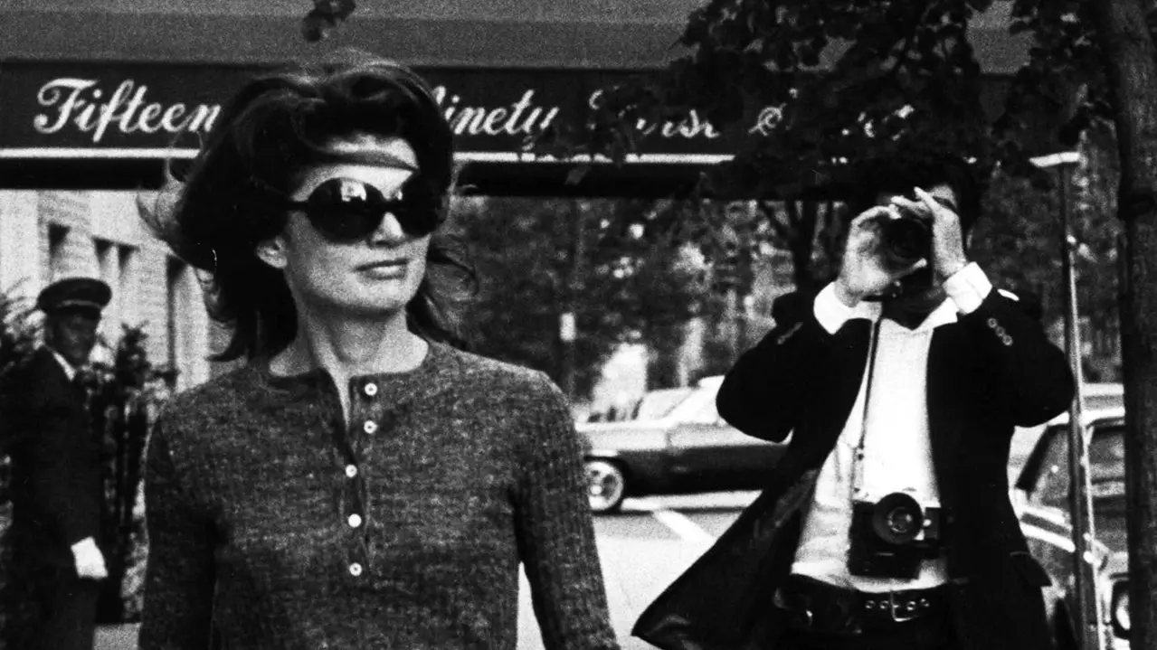 Atsisveikinimas su Ronu Galella, pionieriumi (ir prieštaringai vertinamu) paparaciu, apsėstu Jacqueline Onassis