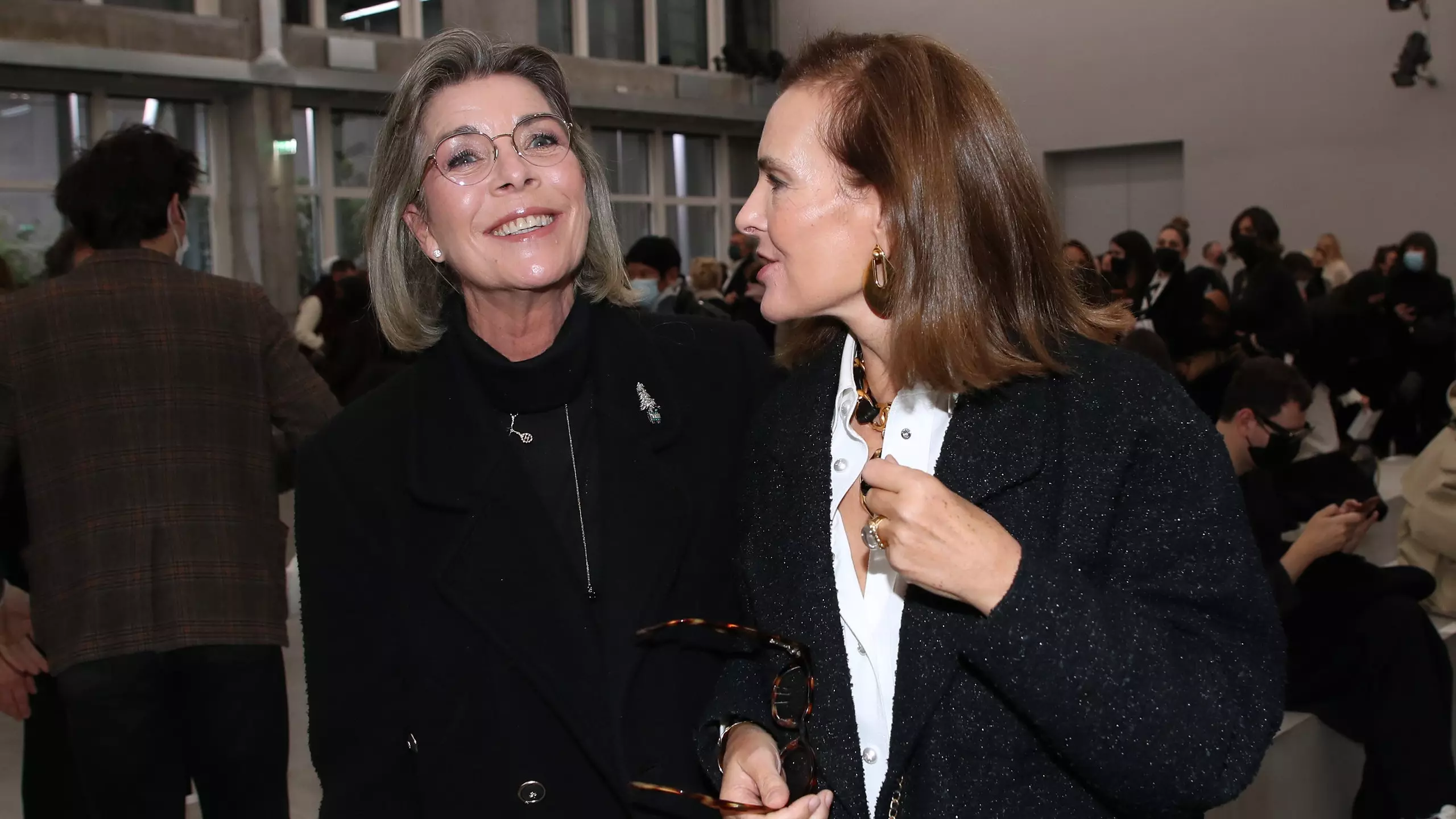 Carolina de Monaco และ Carole Bouquet ที่ Chanel Metiers D'Art 20212022