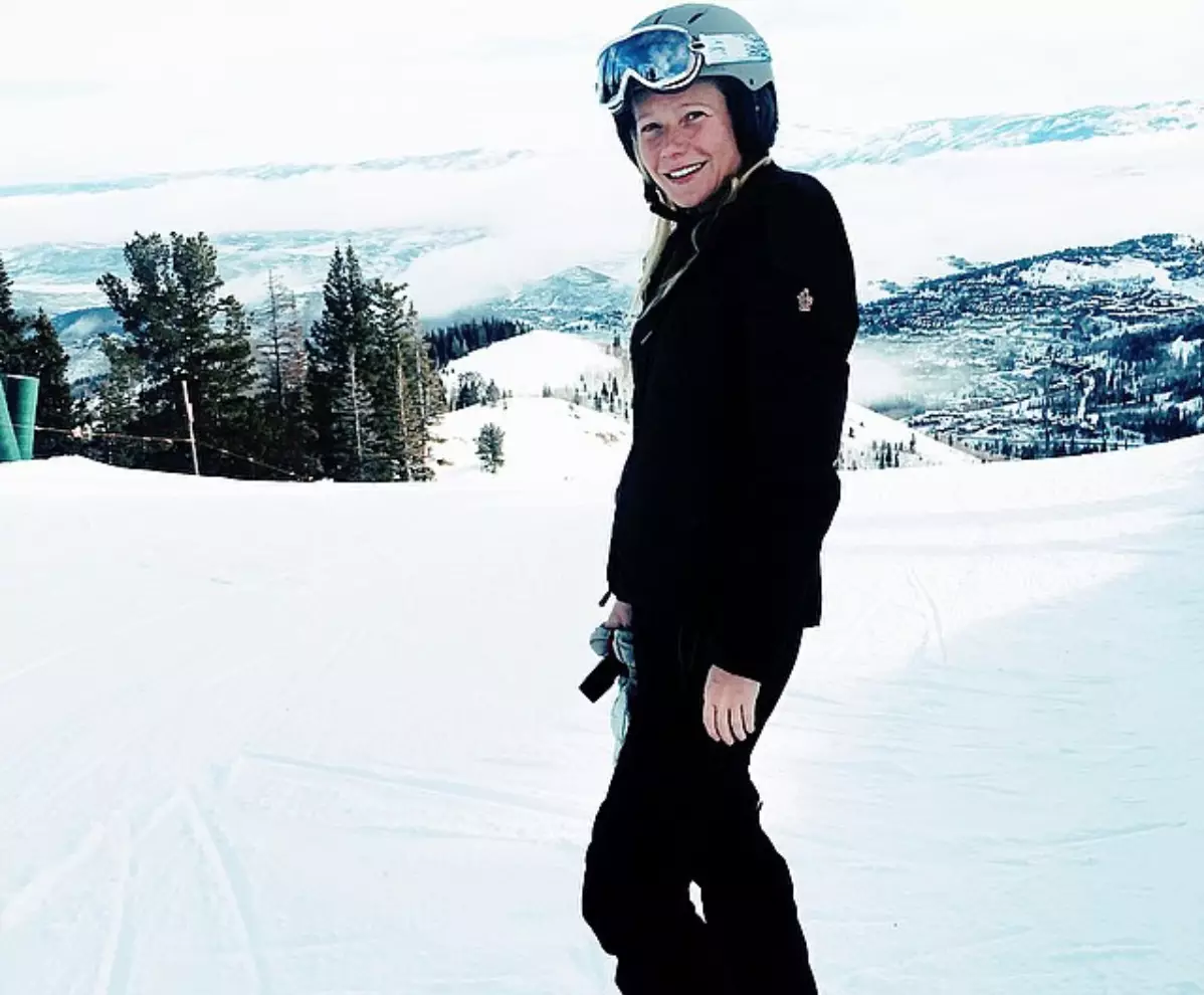 Gwyneth Paltrow skiing in 2015