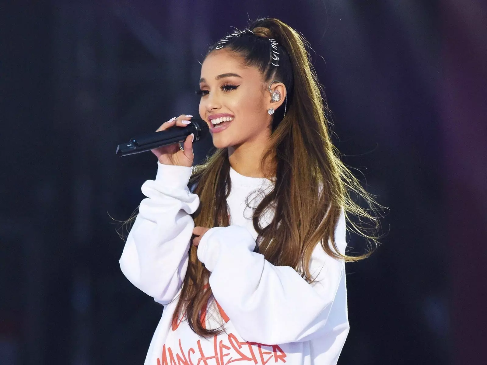 Ariana Grande Evanescence 2003 موڈ میں ایک ریپ ترانے کا احاطہ کرتی ہے۔