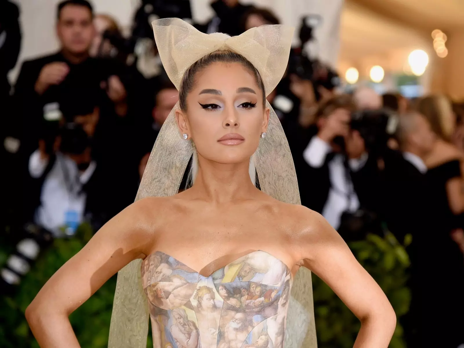 Ariana Grande Mak Miller bilan ajrashganidan keyin sukunatini buzdi