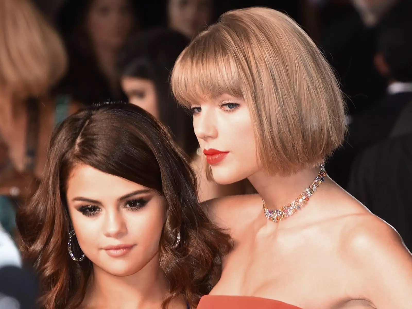 Selena Gomez asina a mellor felicitación de aniversario a Taylor Swift