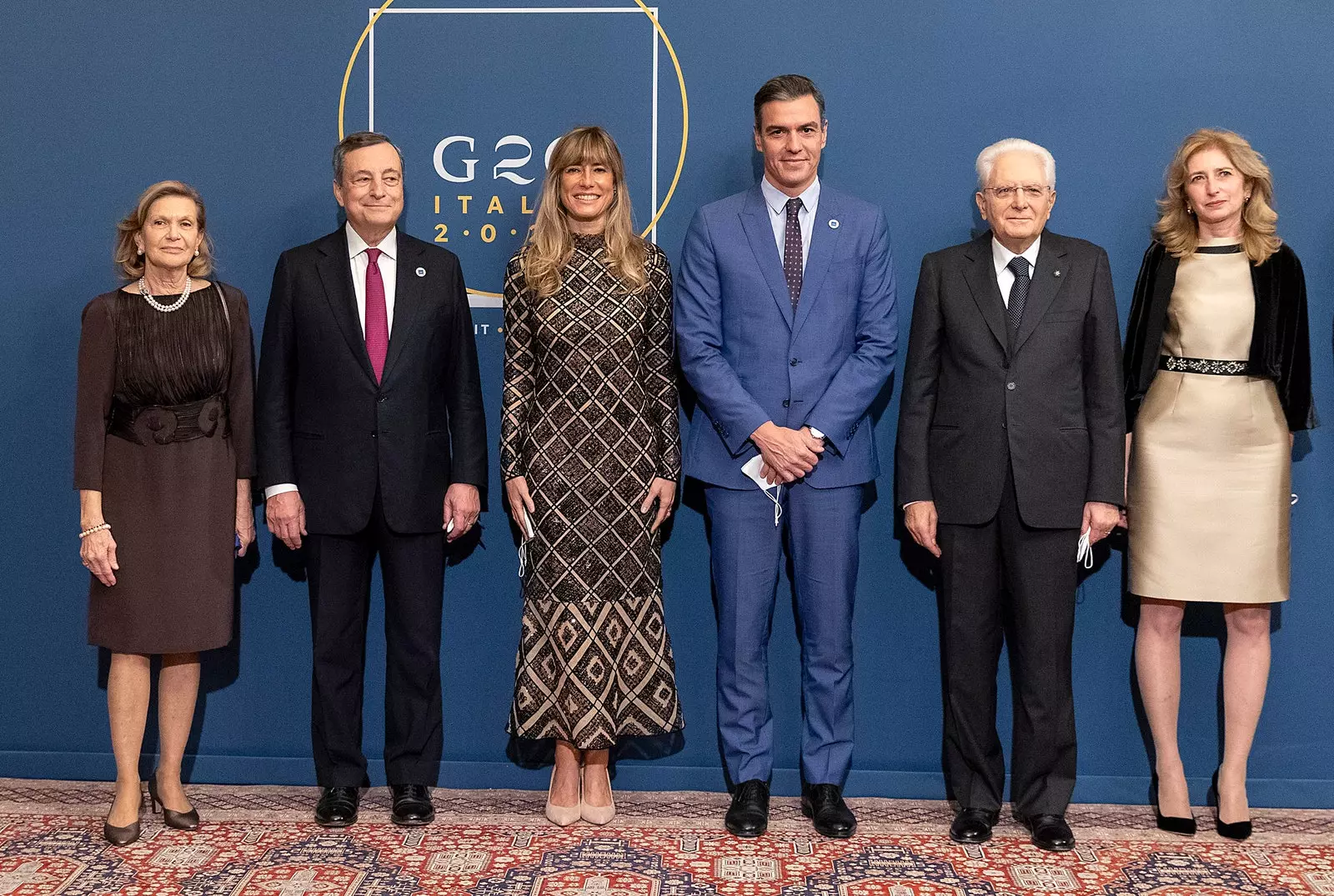 Pedro Snchez ir Begoña Gómez kartu su Sergio Mattarella ir Mario Draghi.