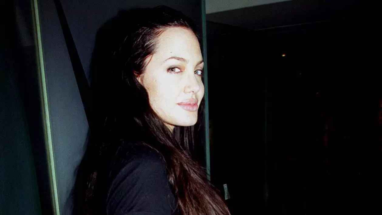 Angelina Jolie ក្នុងឆ្នាំ 1999 ។