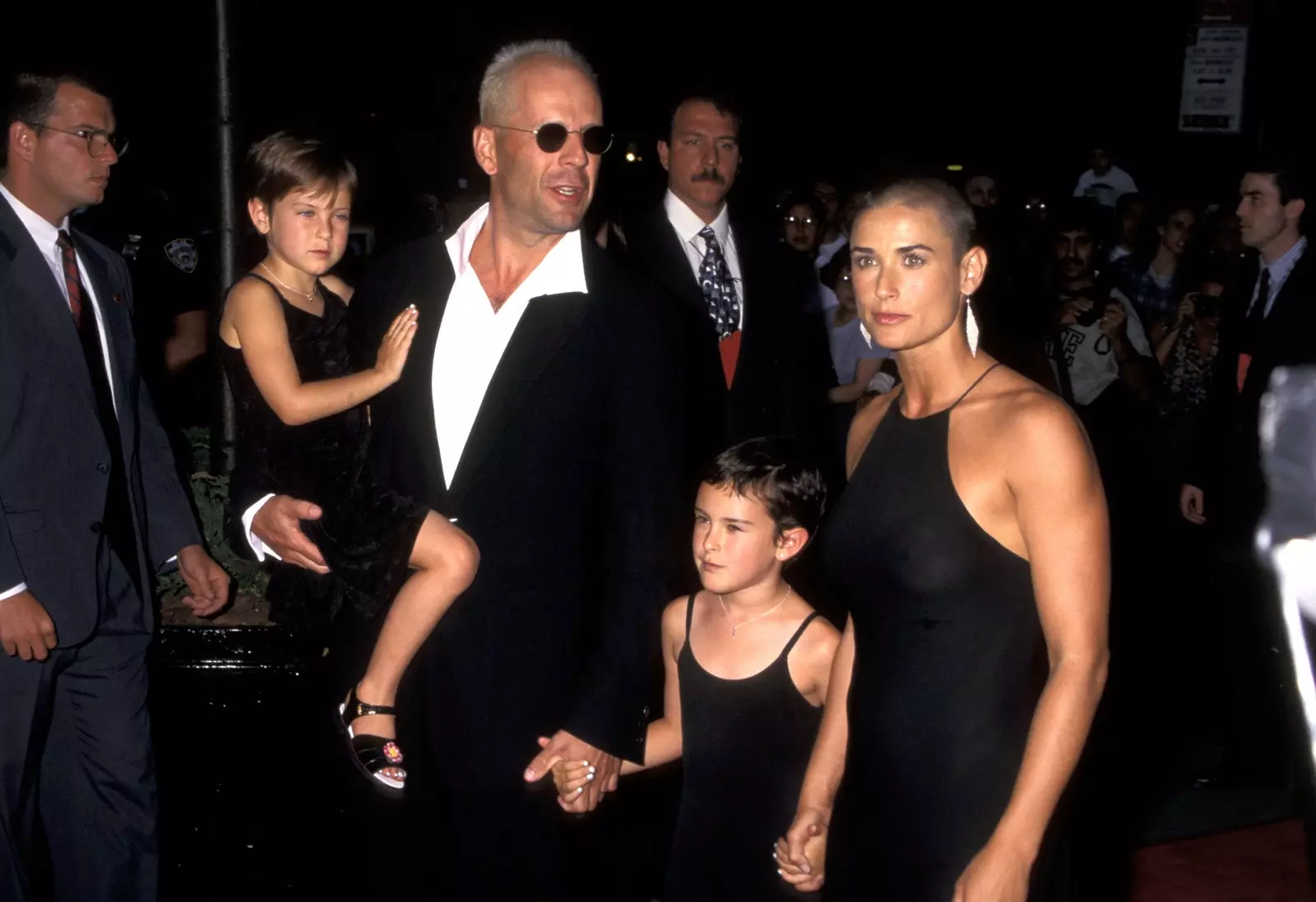 Demi Moore Bruce Willis u ż-żewġt ibniet ikbar tagħha fil-premiere ta’ ‘Striptease’ fi New York.