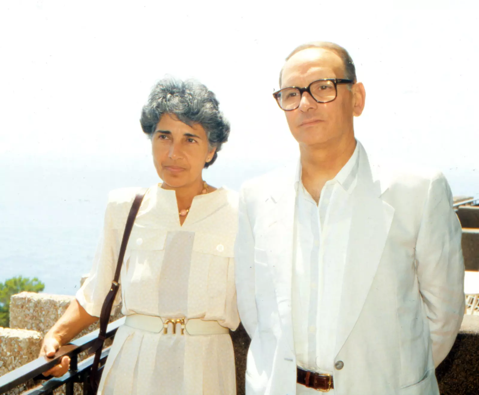 ऐंशीच्या दशकात एन्नियो मॉरिकोन आणि त्याची पत्नी मारिया ट्रॅव्हिया.
