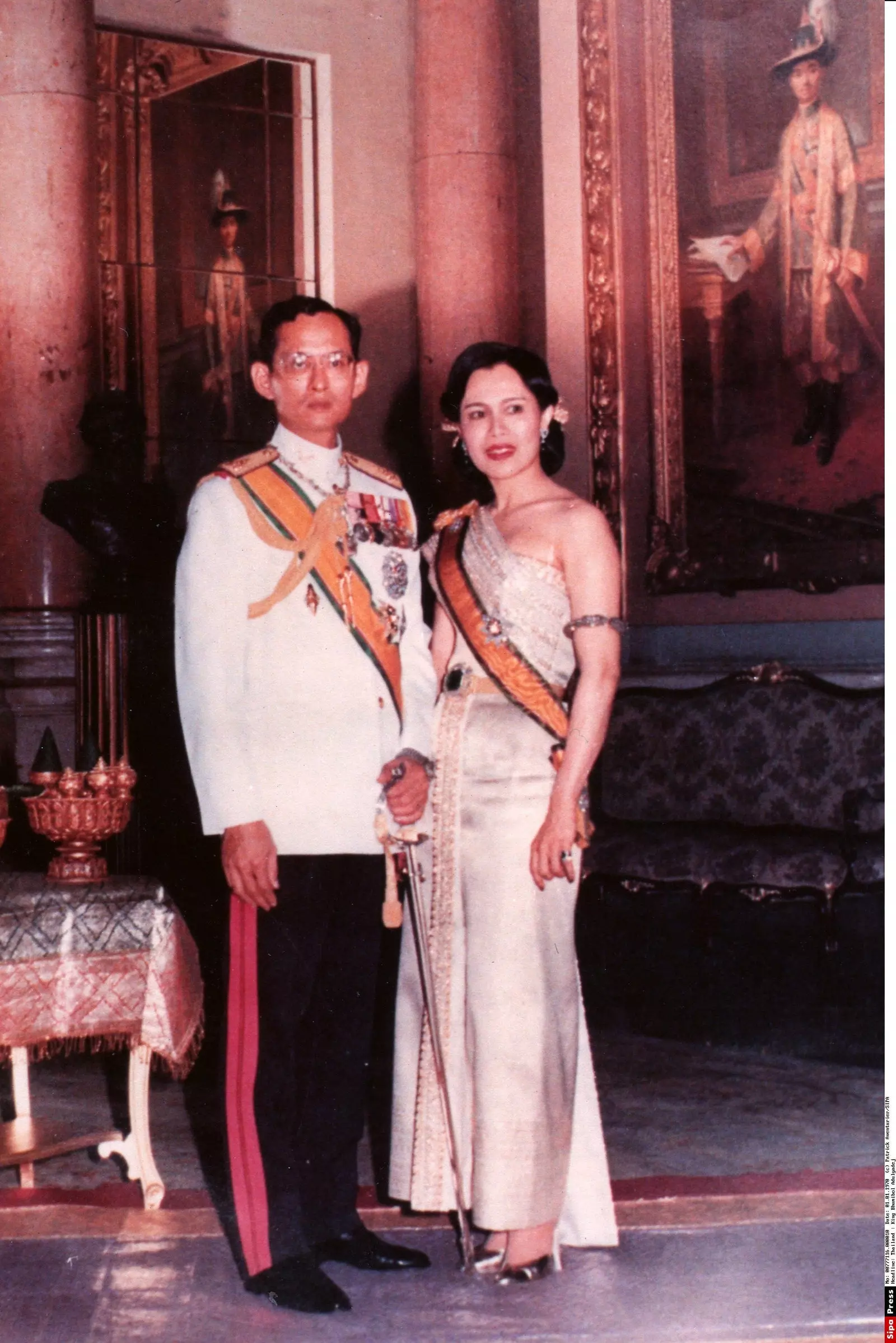 Raja-raja Thailand di istana mereka Bangkok.