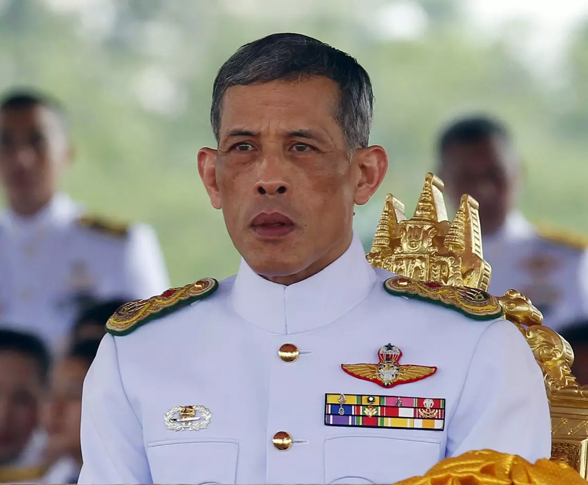 Maha Vajiralongkorn yayin taron jama'a a watan Mayu 2015.