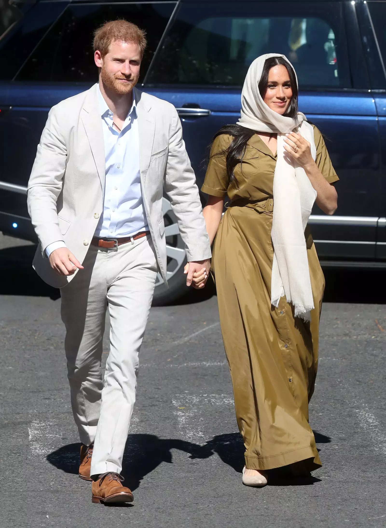 Meghan Markle agaruka gutega umwenda w'ishati.